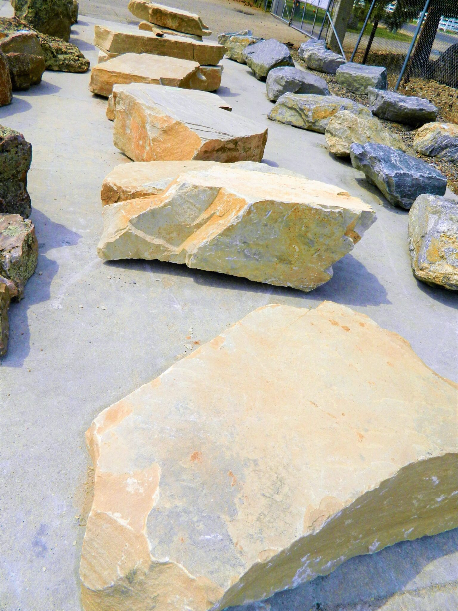 Colorado Buff Boulders – Bedrock Landscaping Materials
